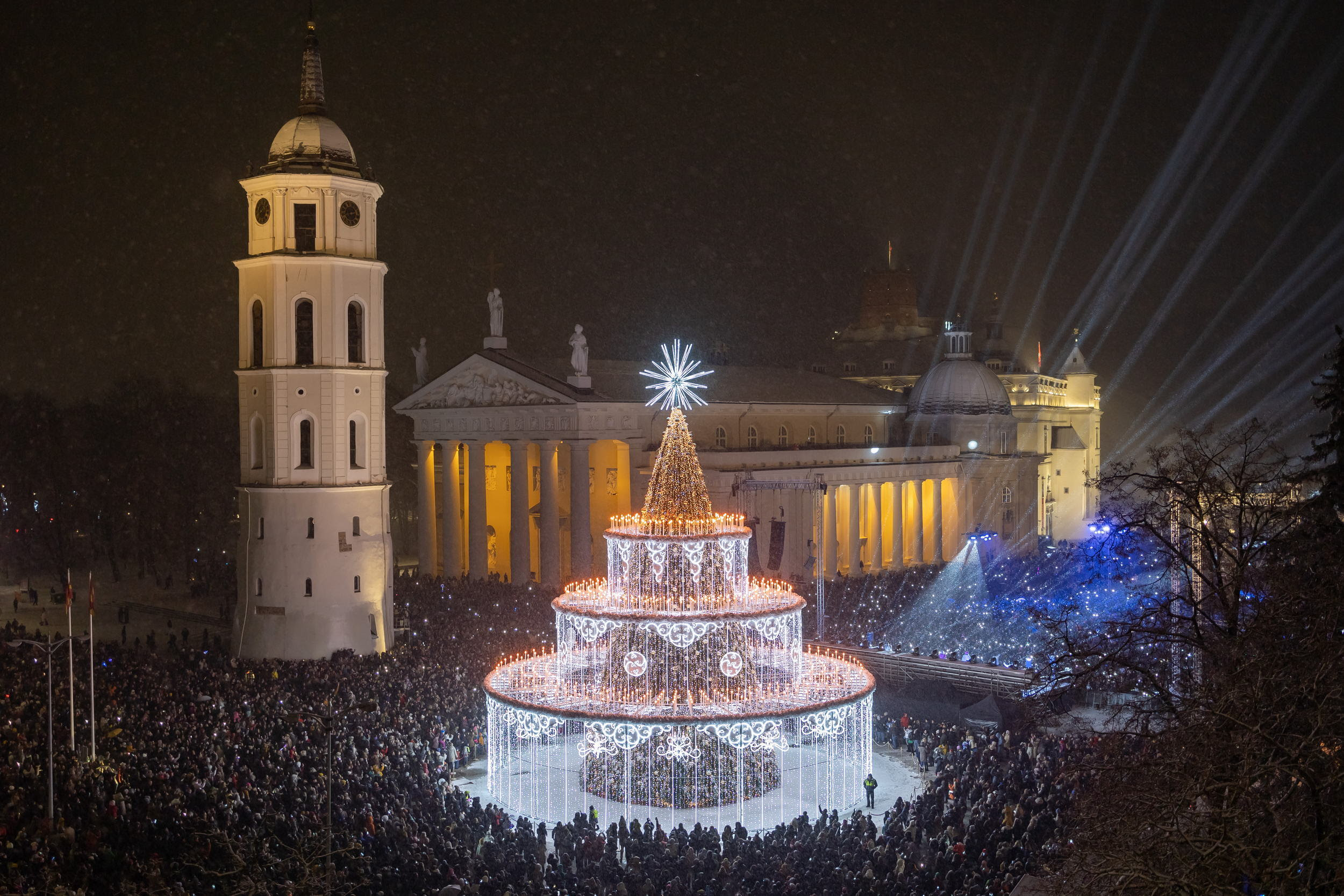 Christmas Tree as Giant 700th Anniversary Birthday Cake: Vilnius ...
